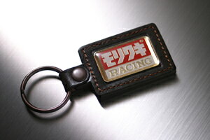 商品説明MORIWAKIレーシングキーホルダー。仕様・規格■メーカー■・MORIWAKI[モリワキ]■メーカー品番■・143-000-0050■JANコード■・4527350012102■詳細■〇サイズ：50mmX35mm 弊社の取り扱い商...