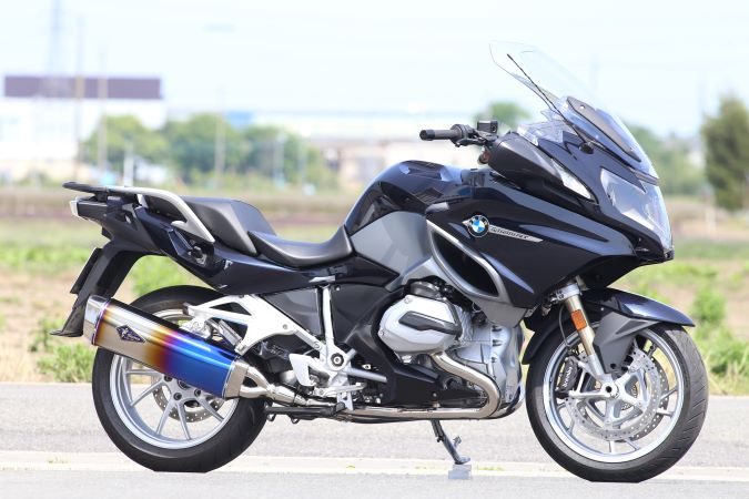 商品説明型式2BLに適合して新登場。高級感溢れるフルチタン素材を、エキゾーストパイプからサイレンサーまで贅沢に使用し、軽量化と高いパフォーマンスを発揮。低速からのトルクアップと全域におけるパワーアップを可能としながらも、長距離走行で疲れない...
