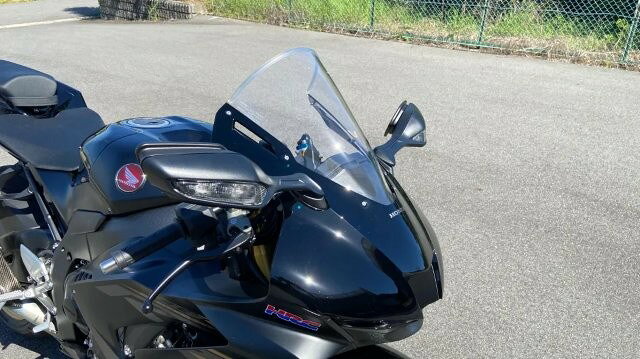 商品名 : ストリート(クリア) 高さ4cmアップ 20CBR1000RRメーカー品番 : 110501適合メーカー : ホンダ　適合車種 : 20 CBR1000RRカラー : クリア高さ4cmアップによる優れた空力特性歪みの少ないクリア...