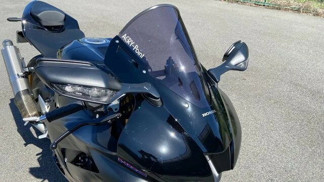 商品名 : CBR1000RR-R 20- スモークスクリーン ストリートメーカー品番 : 110502適合メーカー : ホンダ適合車種 : CBR1000RR-R 20-カラー : スモーク純正スクリーンより高さ4cmアップによる優れた空...