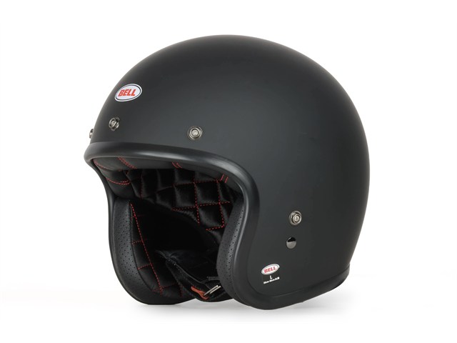 1954年にベルが初めて製造したヘルメットからインスピレーションを得たCustom500は、楕円形のデザインと薄型のフィット感で新たに改良され、 昔ながらのスタイルを保ちながら、小型な外観と快適性を実現しています。・内装は日本人向けのAsi...