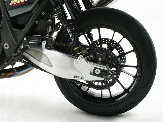 適合モデル : ZRX1200 DAEG 2009〜 2016商品説明ストリートを中心に剛柔のバランスを徹底的に追求し、近年すさまじく進化するタイヤの特性をより活かすことができるストリートスポーツスイングアーム。メインアームや削り出しエンド...