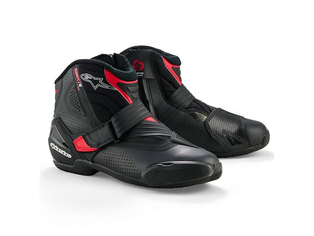 ※画像はイメージとなります。別なカラーを参考に掲載している場合があります。R V2 VENTED BOOT [13 BLACK RED] 42 2224021パンチング加工を施しブーツ内の蒸れを軽減!SMX-1 R V2 VENTED BO...