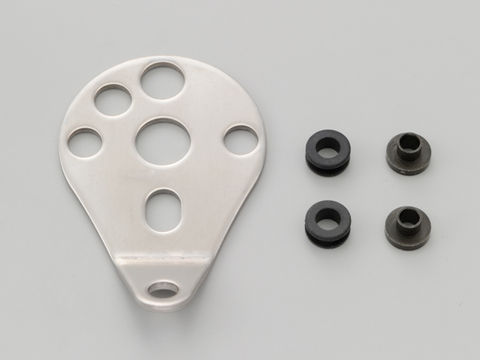デリケートな電気式メーター取付時の必需品！当社デンスピやデンタコなど、デリケートな電気式メーター取付時の必需品。3mm厚のステンレスミガキ材に防振ラバーを組み込みました。メーター取付ピッチ45mm。M8ボルト（付属なし）にて取り付け。寸法図...