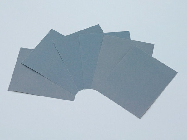 研磨パッドにぴったりサイズ・使いやすい手の平サイズ。・水研ぎ（水にぬらした研磨）に強く、きれいに仕上がります。もちろん空研ぎ（水を使わない研磨）にも使用可能。●サイズ：93×115mm・粒度：#600・6枚入り