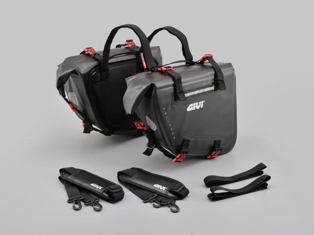 オフロードライダーに最適な防水サイドバッグ。ショルダーベルト付属。IPX5防水なので急な雨から荷物を守ります。また、オンロードバイクにも使用が可能です。・サイズ：180×380×320（mm） ・商品構成：バッグ本体×2（左右）、固定ベルト...