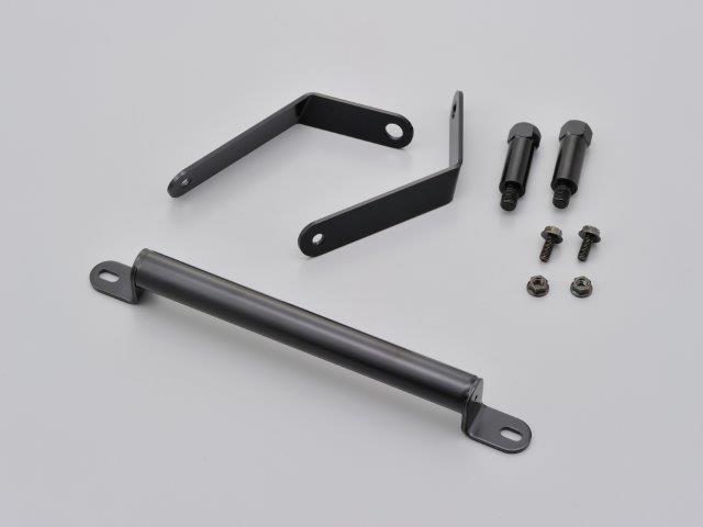 ボルトオンで簡単に取り付けできるステー付属のマルチマウントバーシリーズにシンプルなモデルが登場。Φ22.2のパイプに様々なアイテムをマウントできる基本機能は変わらず、存在を主張しないブラックボディ＆ステーを採用。※マスターシリンダー、リアブ...