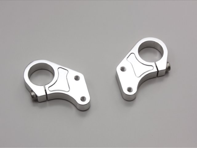 メーカー名 : HARRICANE ハリケーンメーカー品番 : HB0634A-01JANコード : 4936887673906商品名 : アンダーブラケット主な適合車種 : φ33フォークカラー : シルバーアルマイト※詳しくはメーカーホ...