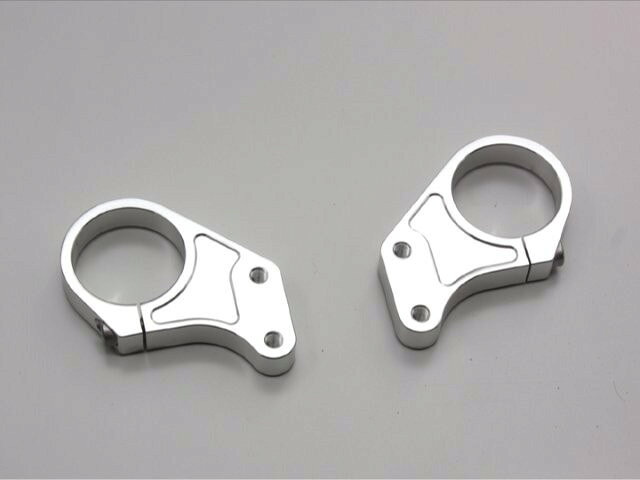 メーカー名 : HARRICANE ハリケーンメーカー品番 : HB0663AJANコード : 4936887157703商品名 : アンダーブラケット主な適合車種 : φ43フォークカラー : シルバーアルマイト※詳しくはメーカーホームペ...