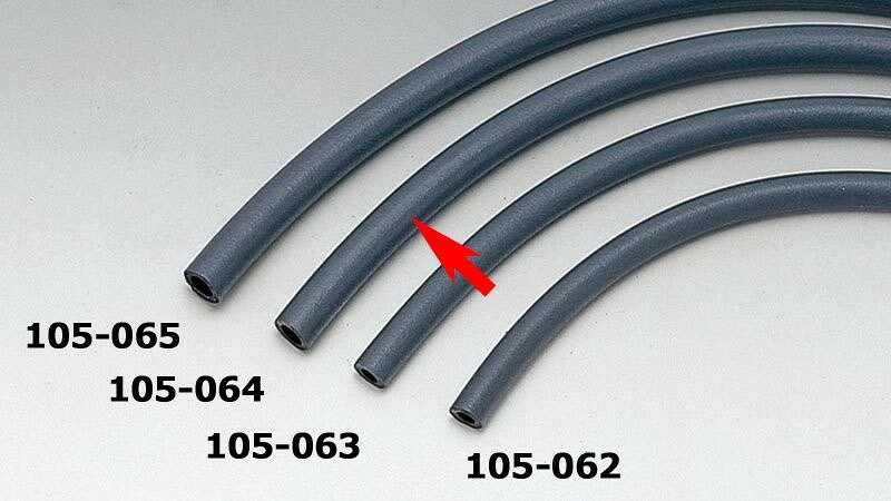内側に耐油ゴム、外側に耐熱ネオプレーンを使用した2層構造でエンジン等の熱源からホースを守ります。ガソリン対応サイズ：Φ6×φ10×1m耐熱温度：120℃(外層)耐油温度：100℃(内層)色：グレー(外層)付属品：ホース本体　クリップ2個注意...