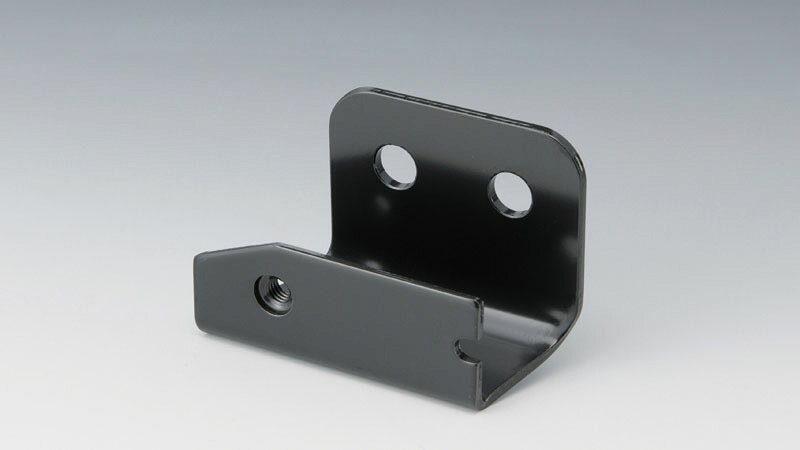 本製品は標準装備のヘルメットロックを移動させる為のブラケットです。サイドバッグ装着時に使えなくなってしまう標準装備のヘルメットロックをシ-ト左下付近へリロケ-トいたします。 ※本製品にロック本体は付属しておりません。【適合】BOLT/C/R...