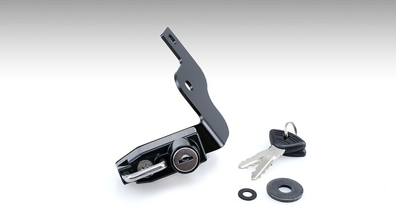 外出先等で重宝するヘルメットロックです。ショッピングや観光中にヘルメットをロックする事で、身軽に行動する事が可能になります。※本製品は仮組状態で出荷させていただいております。お取り付け時には必ず各部の本締め作業を行ってください。また、ヘルメ...