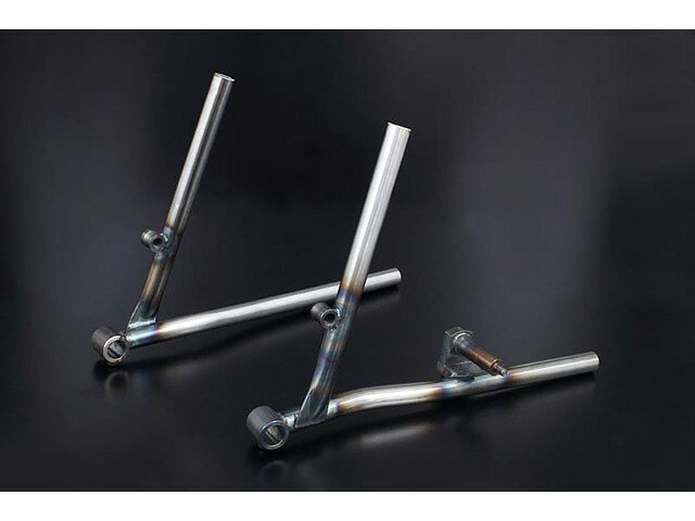Z1 '72-'75Z2 '73-'75KZ900 '76STDの4本マフラーやブレーキペダルを装着する為のスチール製マフラーステー。リアブレーキシャフト、左右タンデムステップブッシュは溶接済みになり、またフレームに溶接するメインパイプは予...