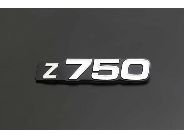 Z750A4/A5 '76-'77Z750D1 '77-'7876〜'78 Z750A4/A5,Z750D1用の"Z750"サイドカバーエンブレム。取付用スピードナット2枚付属します。取付ピッチ74mm。左右共通 1枚単位でのデリバリー。■...