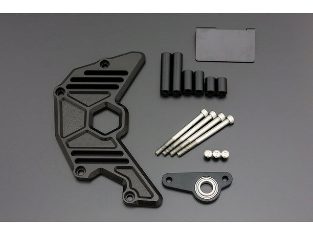Kawasaki Z900RS/CAFE/SE 18-2510mm厚の無垢材から削り出され、大胆な肉抜き加工とコンパクトなデザインはカバーの奥にチラリと見えるスプロケットやドライブチェーン周りと相まってエンジンのメカニカルな美しさを一層引き...