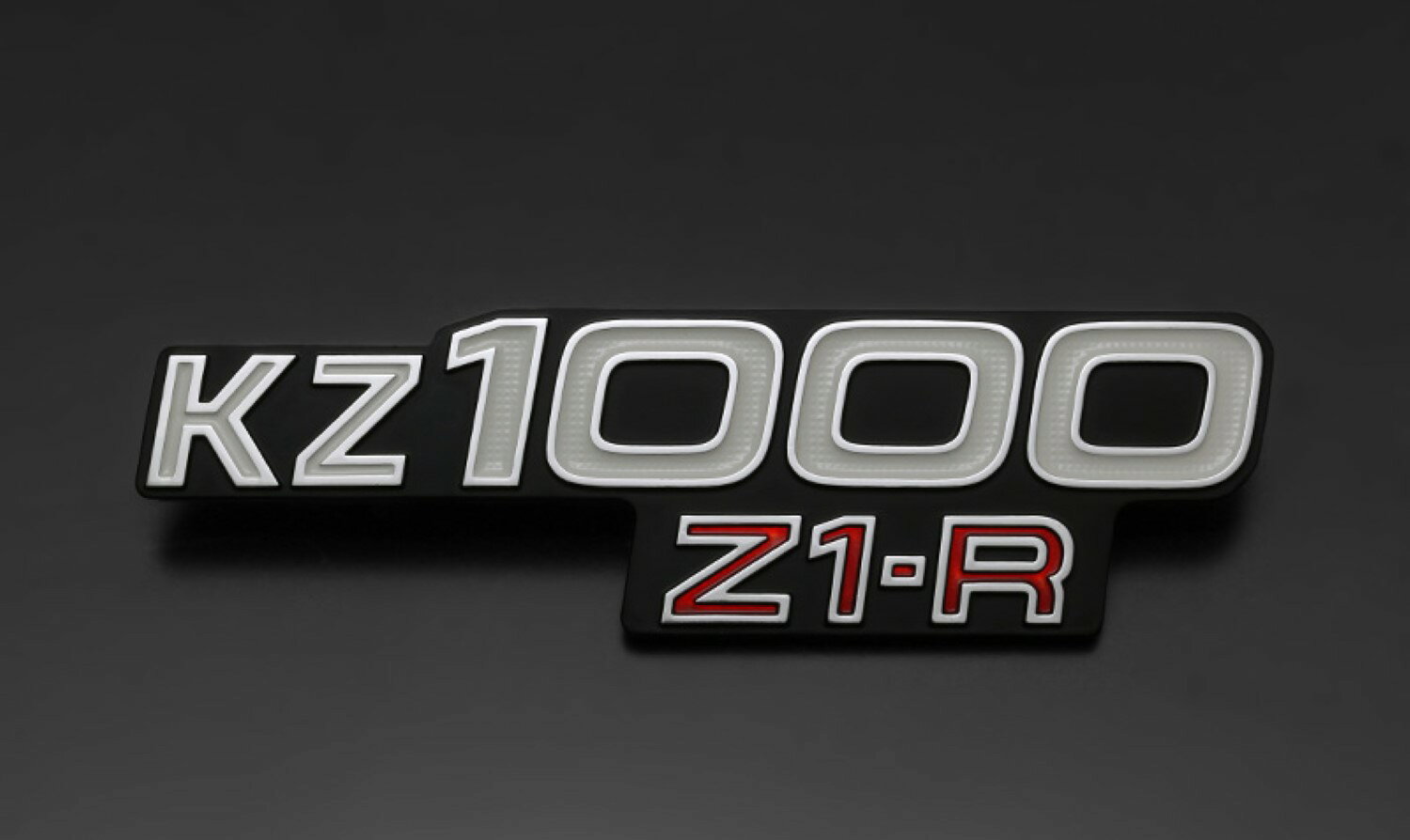 Z1R-1 '78両面テープの貼付けタイプで2型にもご使用いただけます。左右共通 1枚単位でのデリバリー。