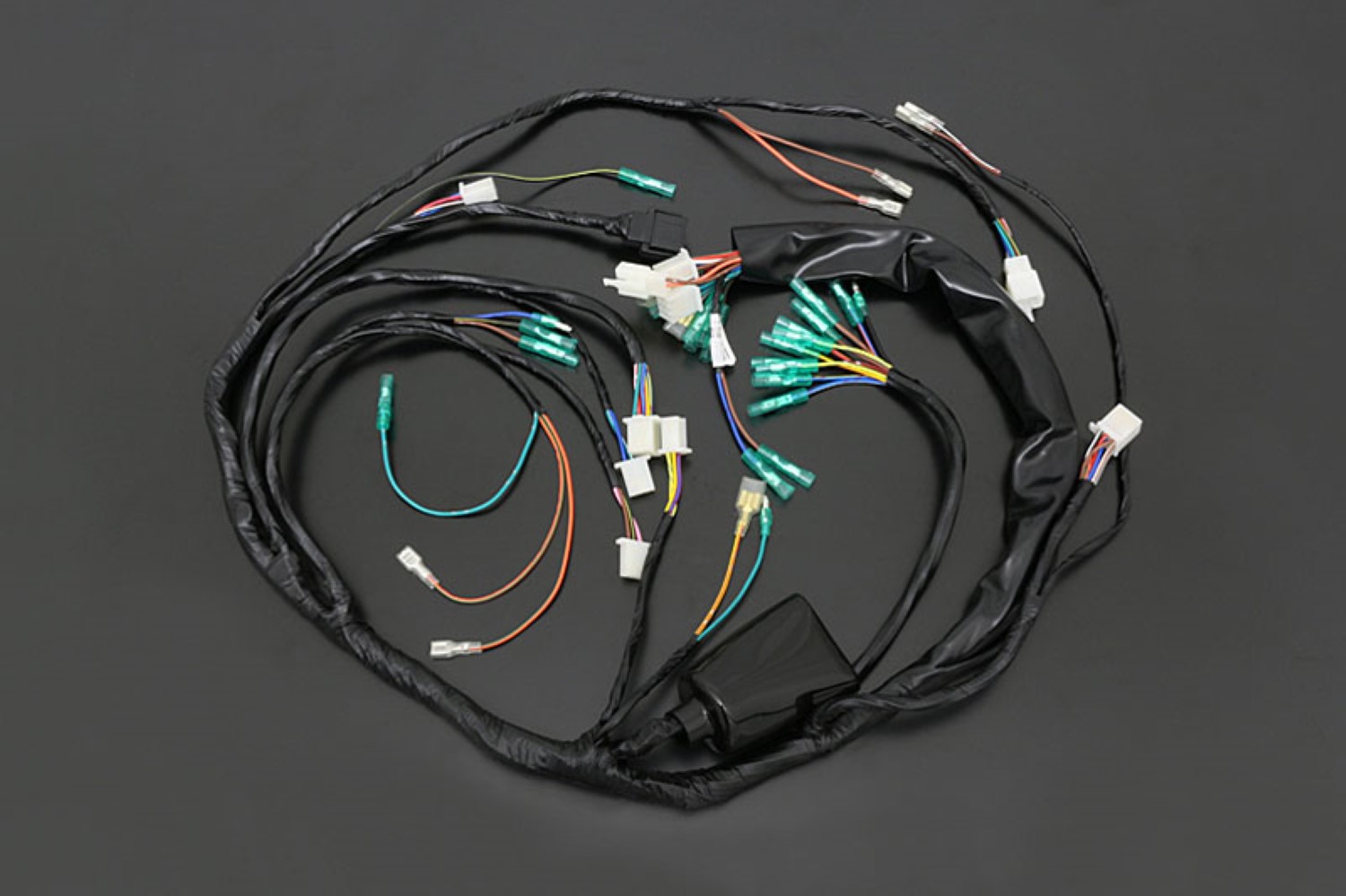 オリジナル復刻版。端子や配線が劣化すると電装品のパフォーマンス低下はもちろん、最悪の場合は溶損や発火も起こしかねません。トラブルの前に交換をおすすめします。