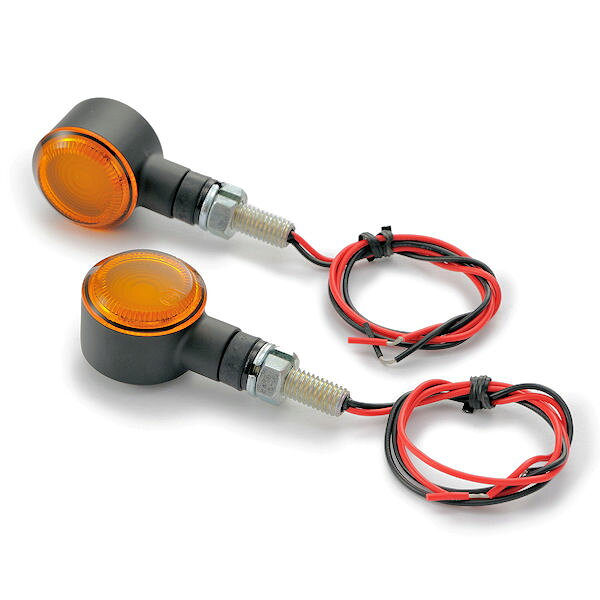適合車種：汎用 特長：アンバーレンズ 面発光LEDを採用することで、従来品のようにLEDの粒が見えて しまうことがありません。 本体はアルミダイカスト製マットブラック塗装仕上げ。 レンズには、アンバーとスモー クを設定し車両の雰囲気に合わせ...