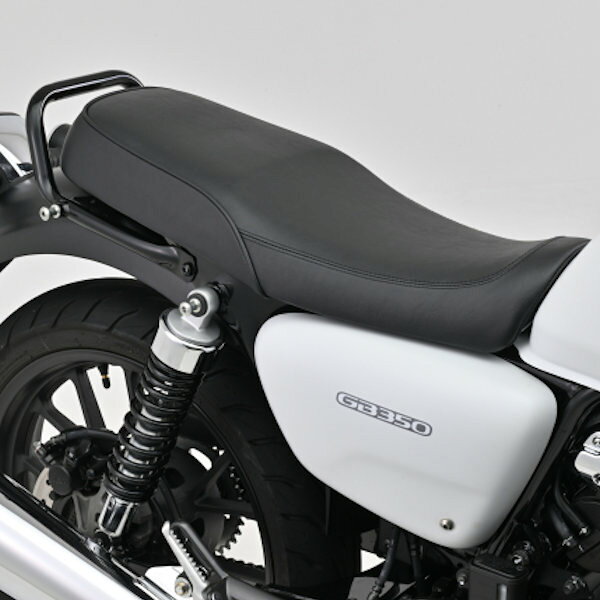 適合車種：HONDA GB350（'21〜'23）〈2BL-NC59/8BL-NC59〉 純正に近い形状ながらライダー部分をスリムにした オリジナルシートベースを採用することで、 純正シートベースでは不可能な足つき性を獲得。 ウレタン形状や...