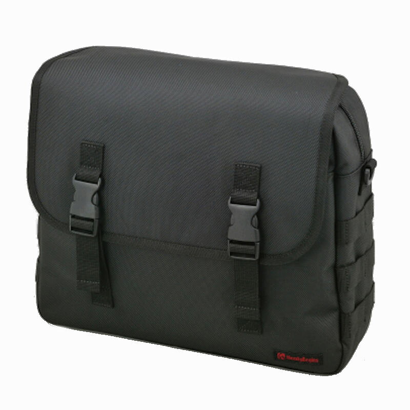 汎用品 DHS-25 サドルバッグ 10L シートバッグと同じ強度を持つ優れたポリエステル1680 デニール生地を採用。 フラップ、前面、側面の生地の間にウレタン芯を入れることに より型崩れしにくく、シートバッグと同時装着した際に統一感が ...