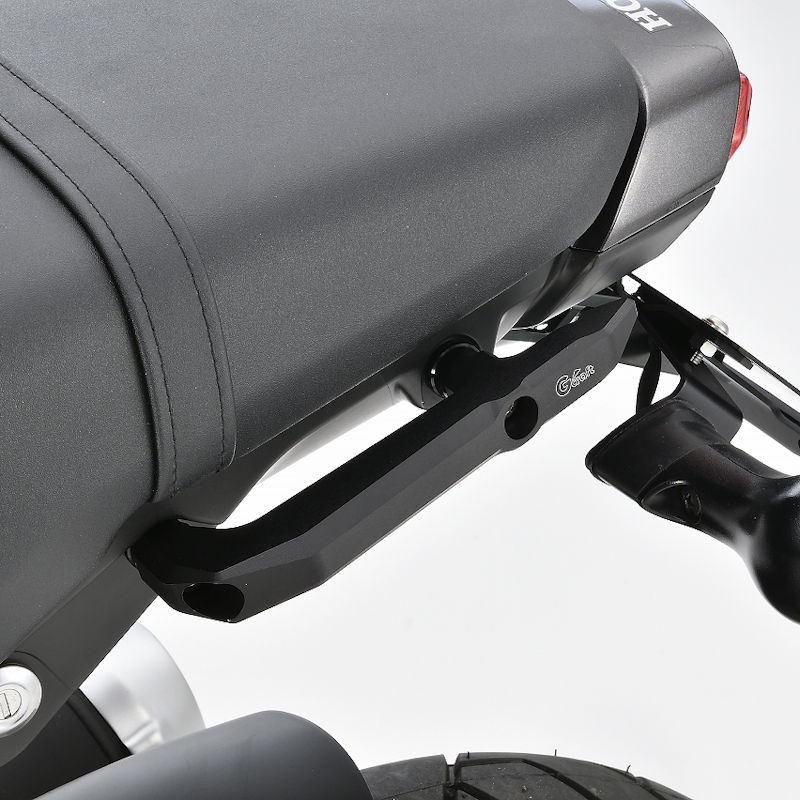 適合車種：HONDA GROM(JC92-1000001〜) GROM(JC92-1200001〜) セパレートタイプのアルミビレットグラブバー タンデムライダーが安全に乗車する為のグリップで、車両の取り回しやタンデムライダーには必須アイテ...