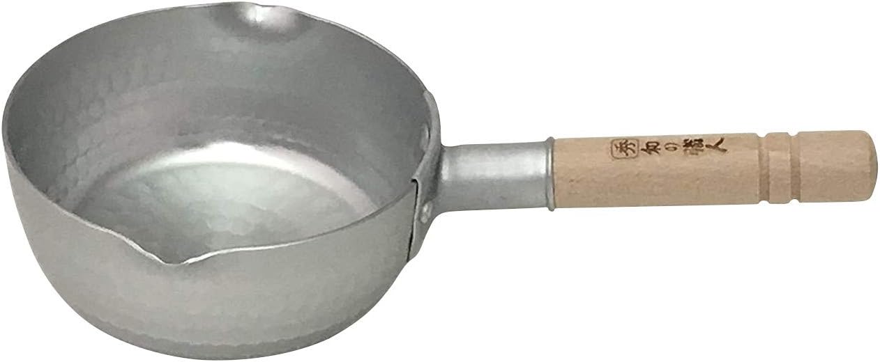 サイズ(約):32.8×18.7×10.3cm、板厚/2.2mm、満水容量:1.3L 本体重量(約):360g 素材・材質:本体/アルミニウム、本体加工/硫酸アルマイト加工、持ち手/天然木 (焼き印入り) 生産国:日本 対応熱源:ガス火専用...