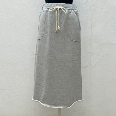 メーカー希望小売価格はメーカー商品タグに基づいて掲載しています。 裾が切りぱなしでラフな印象のスカートです。 便利なポケット付なのも嬉しいポイント。 ウラが起毛しているので体の熱を逃がさず、高い保温効果が特徴です。 ウラ起毛＝生地の繊維を裏...