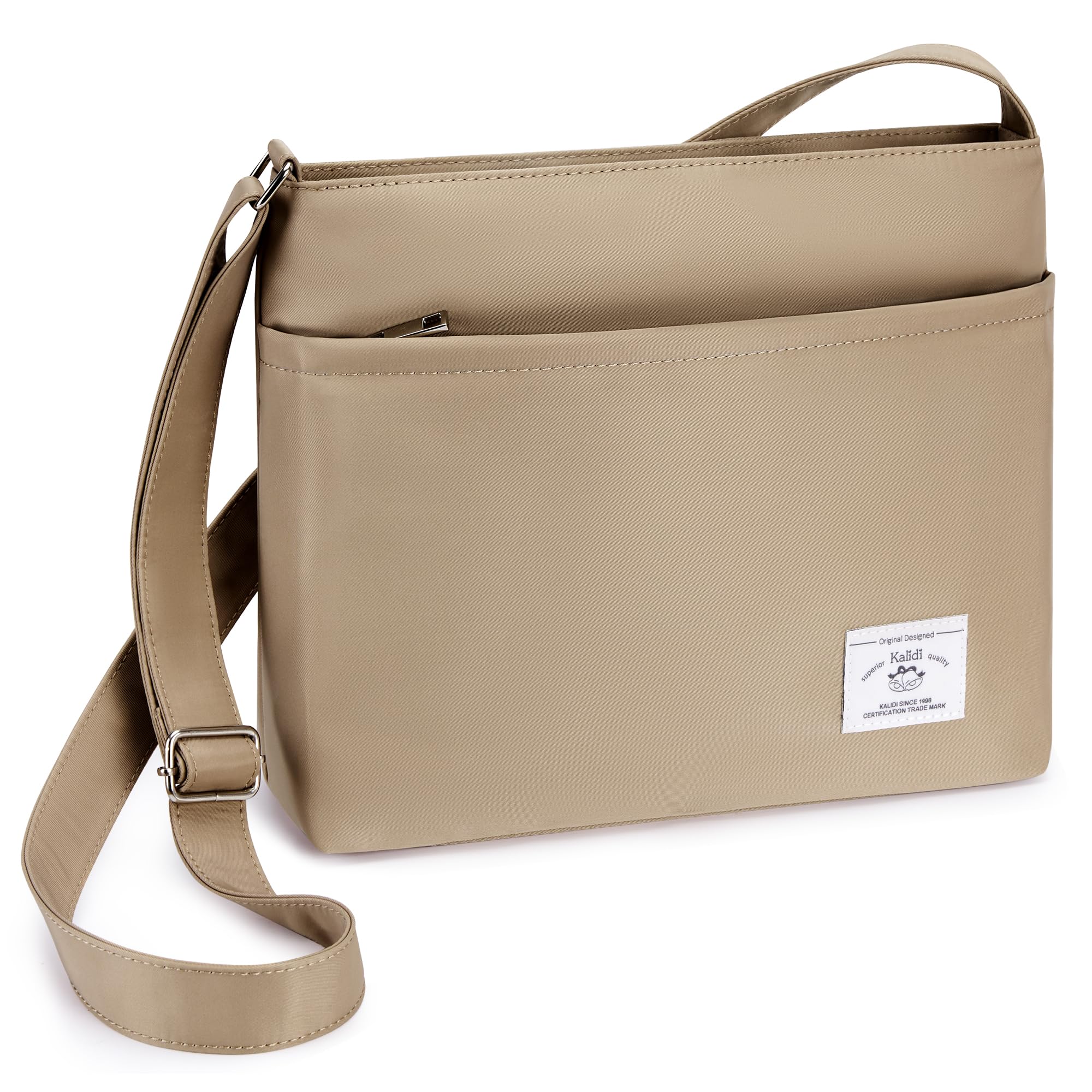 ・【多機能性と大容量設計】サイズは30×8×25cmとコンパクトながら、前ポケット、内側2つのサイドポケットと1つの小ジッパーポケットを装備し収納力抜群。日常の必需品から旅行の小物まで、整理整頓がしやすい設計です 。ボディバッグ 大容量とし...