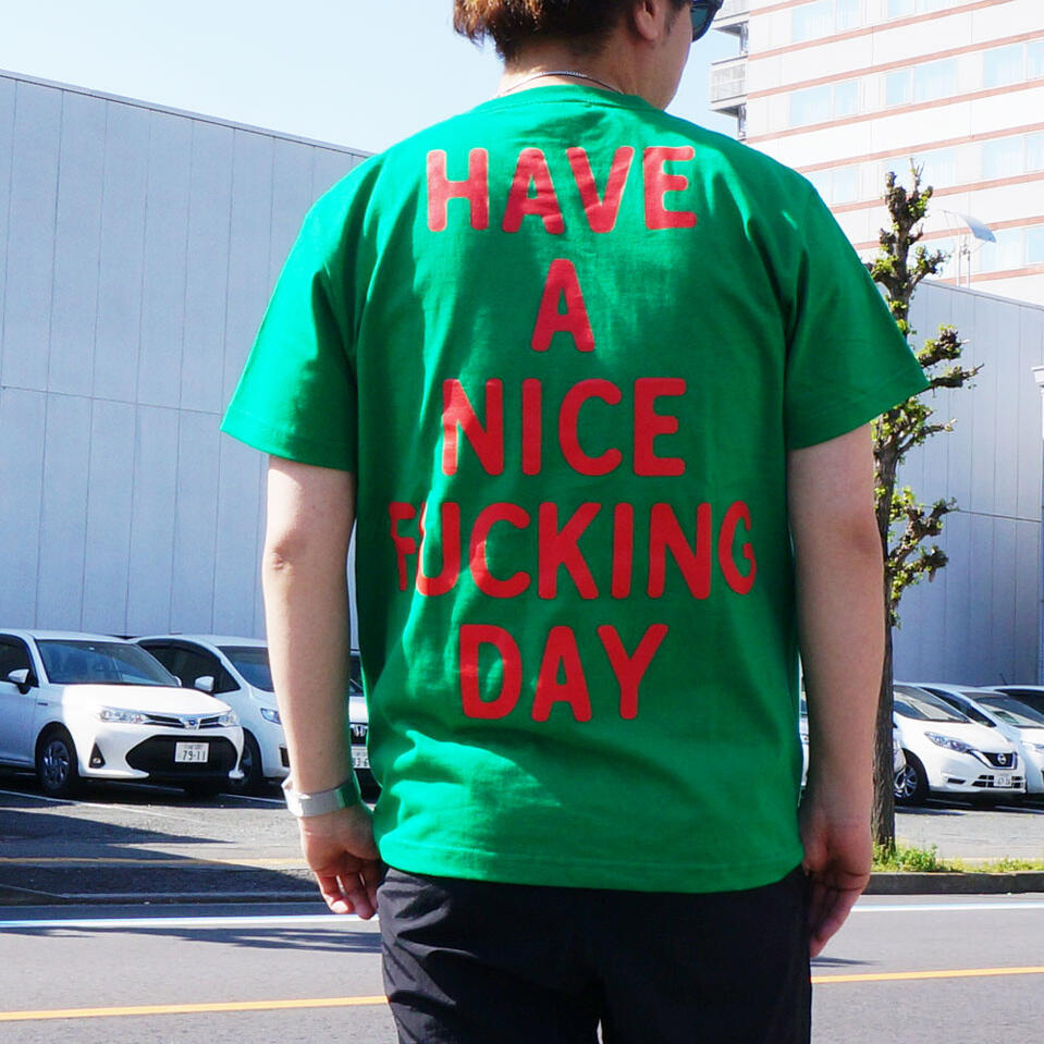 ※メーカー希望小売価格はメーカー商品タグに基づいて掲載しています。 ラグランスリーブ等肩に縫目のないアイテムの袖丈については、ネックから袖先までの長さを計測しています。また襟のある商品の着丈については、襟の部分を含まずに計測しています。 ●...