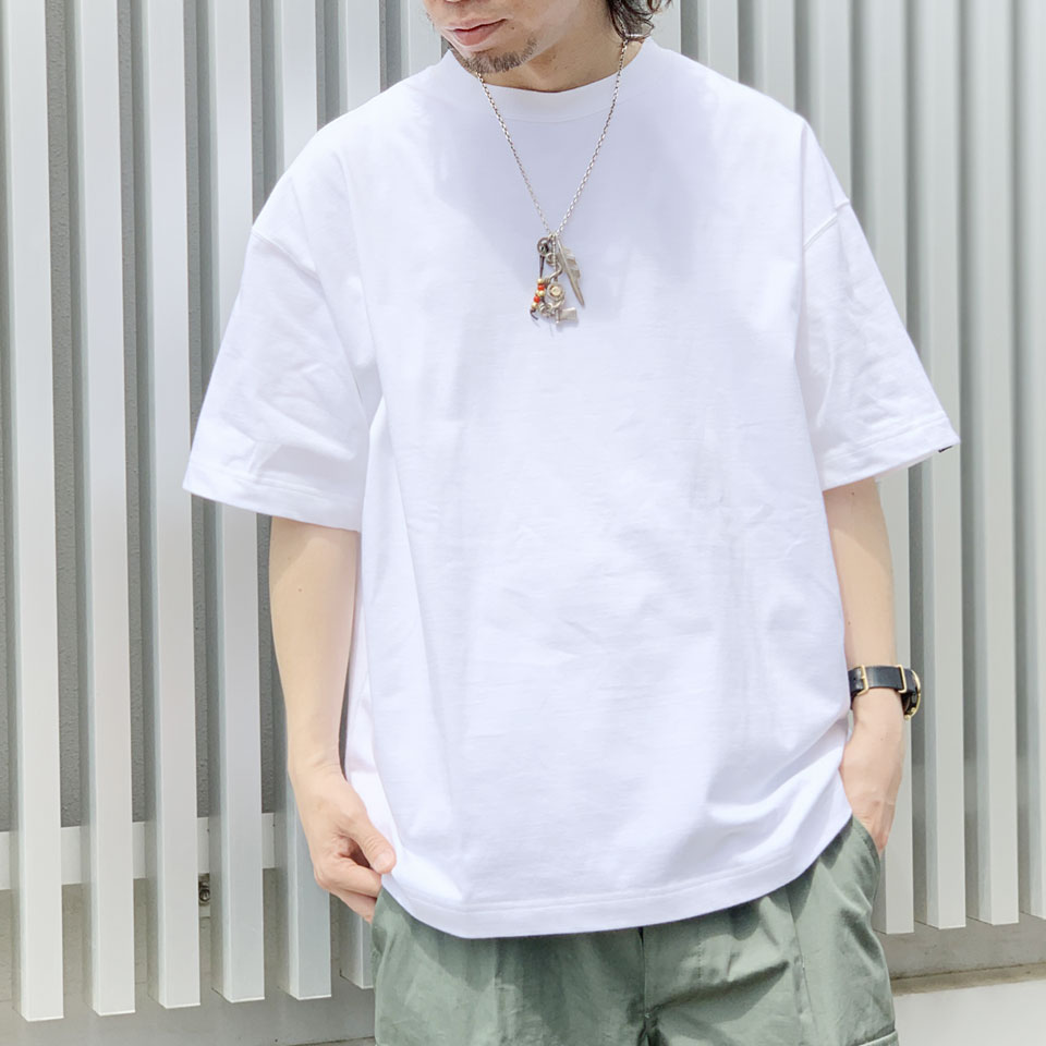 ※メーカー希望小売価格はメーカー商品タグに基づいて掲載しています。 ラグランスリーブ等肩に縫目のないアイテムの袖丈については、ネックから袖先までの長さを計測しています。また襟のある商品の着丈については、襟の部分を含まずに計測しています。 ●...