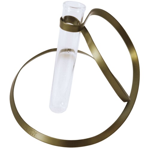 ALART(アルアート) フラワーベース trill オリーブ 140130H100 リボンのように軽やかなライン。 美しくなめらかな曲線は、花のたおやかさをより引き出します。 お好みで選べる4色展開です。 注意事項:手染めの製品のため、色...