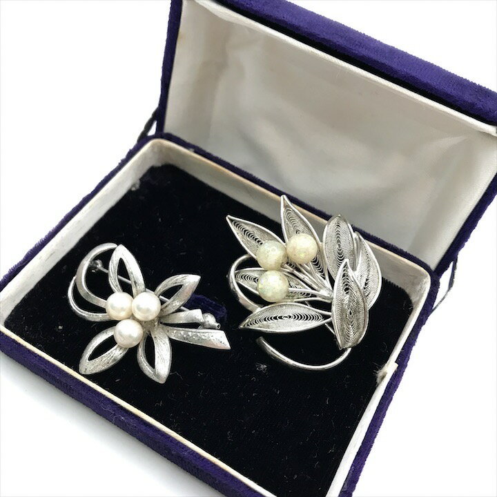 ご覧頂きありがとうございます☆彡【ブランド】-【カラー】シルバー【素材】金属、パール【サイズ】（本真珠）W約5×H約3（天然オパール）W約4×H約5(若干の誤差はご了承下さい。）【付属品】ケース【状態ランク】ABパールのブローチになります☆...