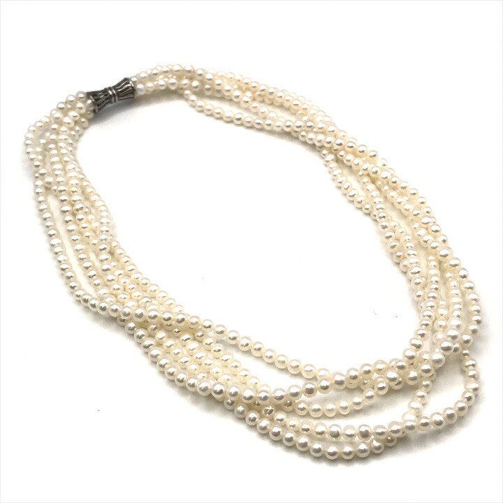 ご覧頂きありがとうございます☆彡【ブランド】-【カラー】ホワイト【素材】淡水パール【サイズ】約4mm前後、全長約42(若干の誤差はご了承下さい。）【付属品】-【状態ランク】NSベビーパールが奏でる五重のエレガンス♪淡水パール5連ネックレスに...