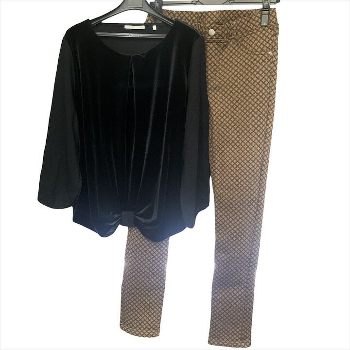 ご覧頂きありがとうございます☆彡【ブランド】DoCLASSE【カラー】ブラック、ブラウン【素材】ポリウレタン【サイズ】（上）表記サイズM （下）9号（サイズ詳細はお問い合わせください。）(若干の誤差はご了承下さい。）【付属品】【状態ランク】...