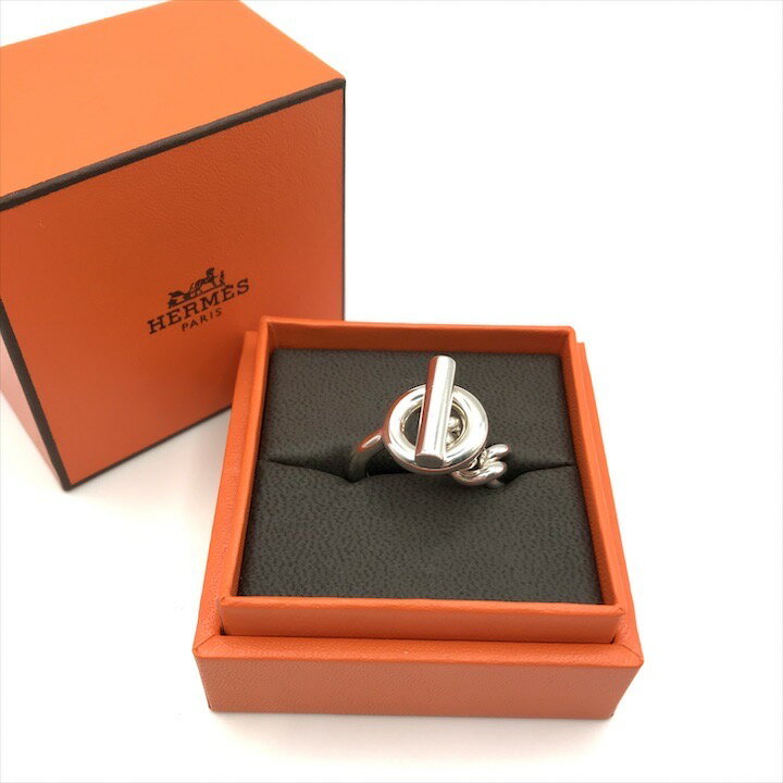 ご覧頂きありがとうございます☆彡【ブランド】HERMES【カラー】シルバー【素材】シルバー925【サイズ】約16号(若干の誤差はご了承下さい。）【付属品】箱【状態ランク】Aさりげなく、品格をまとう。エルメスの指輪になります☆素敵なお品物です...
