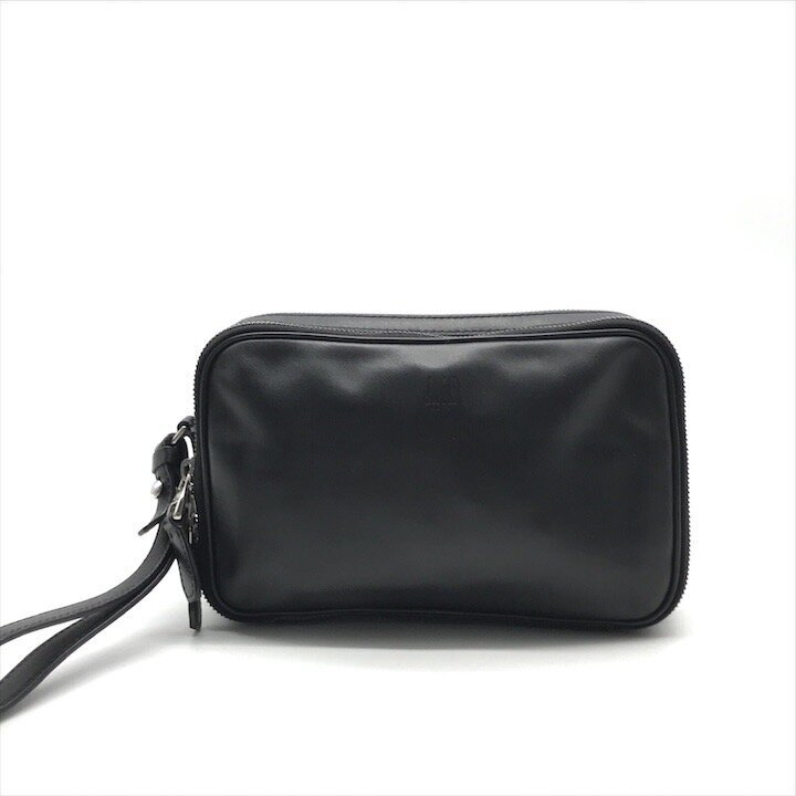 ご覧頂きありがとうございます☆彡【ブランド】ダンヒル【カラー】ブラック【素材】レザー【サイズ】W約22×H約13×D約5(若干の誤差はご了承下さい。）【付属品】【状態ランク】A控えめロゴが光る 黒レザーダンヒルのクラッチバッグになります☆素...