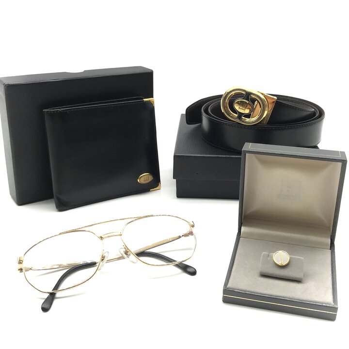 ご覧頂きありがとうございます☆彡【ブランド】Dunhill 【カラー】画像参照【素材】-【サイズ】（ベルト） 全長約102×幅約3/（財布）W約11×H約9.5×D約1/（タイピン）直径約1.2/（眼鏡（度あり））レンズ横幅約5.5×縦幅約...