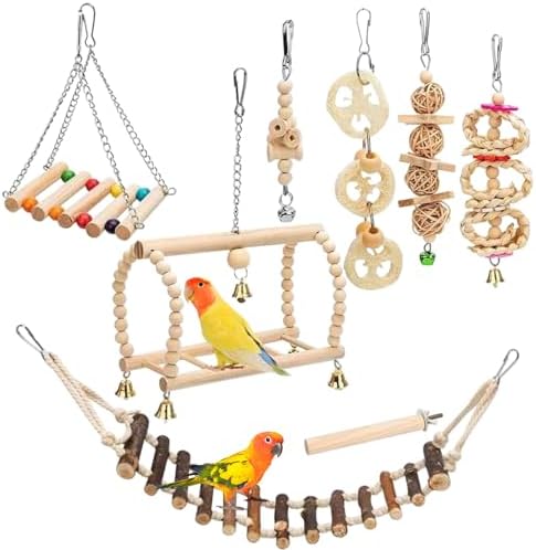 天然木を使用したインコ向けおもちゃセットです。はしご、ブランコ、鈴、噛むおもちゃなど8種類がセットになっており、インコたちの噛みたい欲求や好奇心を満たします。塗料不使用の天然木を使用しているため、安心して鳥がかじることができます。止まり木は...