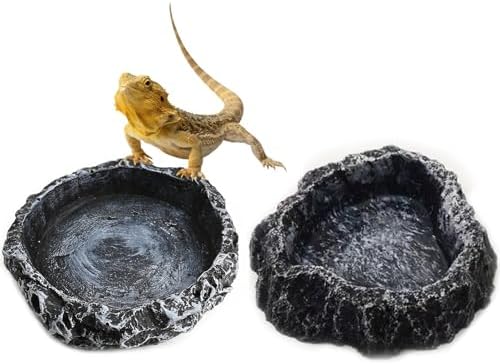 【仕様】 ペット飼育皿2個、サイズ8×8×2 cm、9×8×2.5 cm。 【製品マテリアル】 良質な樹脂で作られ、長持ちし、清潔になりやすい。 【実用的な美観】 岩の外観を模したデザインで、装飾品としても非常に美しい。 【両用可能】 餌皿...