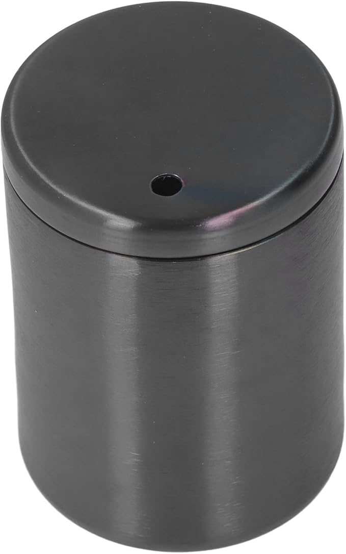 幅広いシーンで活躍するつまようじホルダーです。日常生活からキャンプ、ハイキング、屋外、海のアクティビティまで幅広く使用できます。上部の穴からスムーズにつまようじを取り出せる使いやすさが特徴です。家族や店舗での利用に最適な実用的なアイテムです...