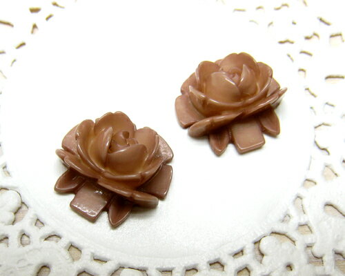 【サイズ】1.8x1.6cm 【色】アーモンドブラウン