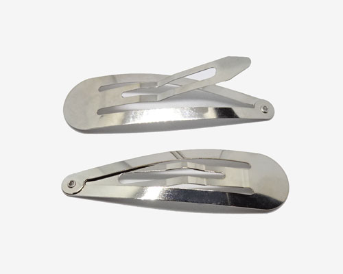 【サイズ】全長約6.8cm×幅約1.9cm 【色】ロジウム 【素材】スチール 【入数】10個 ＊パッチンピンカバーを着せたり、クッションパーツを縫い付ければ、素敵なオリジナルヘアアクセが作れます。 ＊＊ふっくらヘアピンの型紙付き＊＊ かわい...