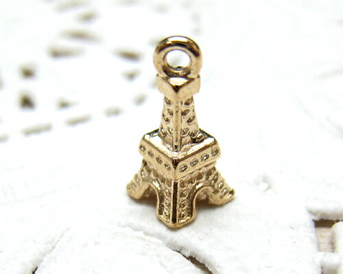 【サイズ】0.8X0.4cm(丸カンの大きさを含みません) 【色】ゴールド 【素材】ピューター 【入数】10個 ＊ゴールドの色合いに個体差があり、 同一梱包でも色調の異なる場合がございます。 ご了承のうえご注文下さい。