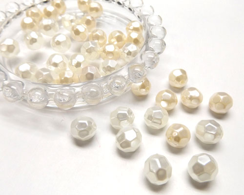 【サイズ】直径：約1.0cm 上下に貫通してホールがあります。 【色】パールホワイト・パールアイボリー 【素材】アクリル 【入数】20個