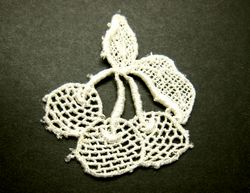 【サイズ】4.3x4.0cm 【色】 アイボリー 【素材】 レーヨン 2個入り 葉の向きに右向きと左向きがあります