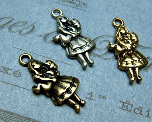 【サイズ】1.9x1.0cm（丸カンの大きさ含みません） 【色】金古美・銀古美・アンティークゴールド 【素材】 ピューター