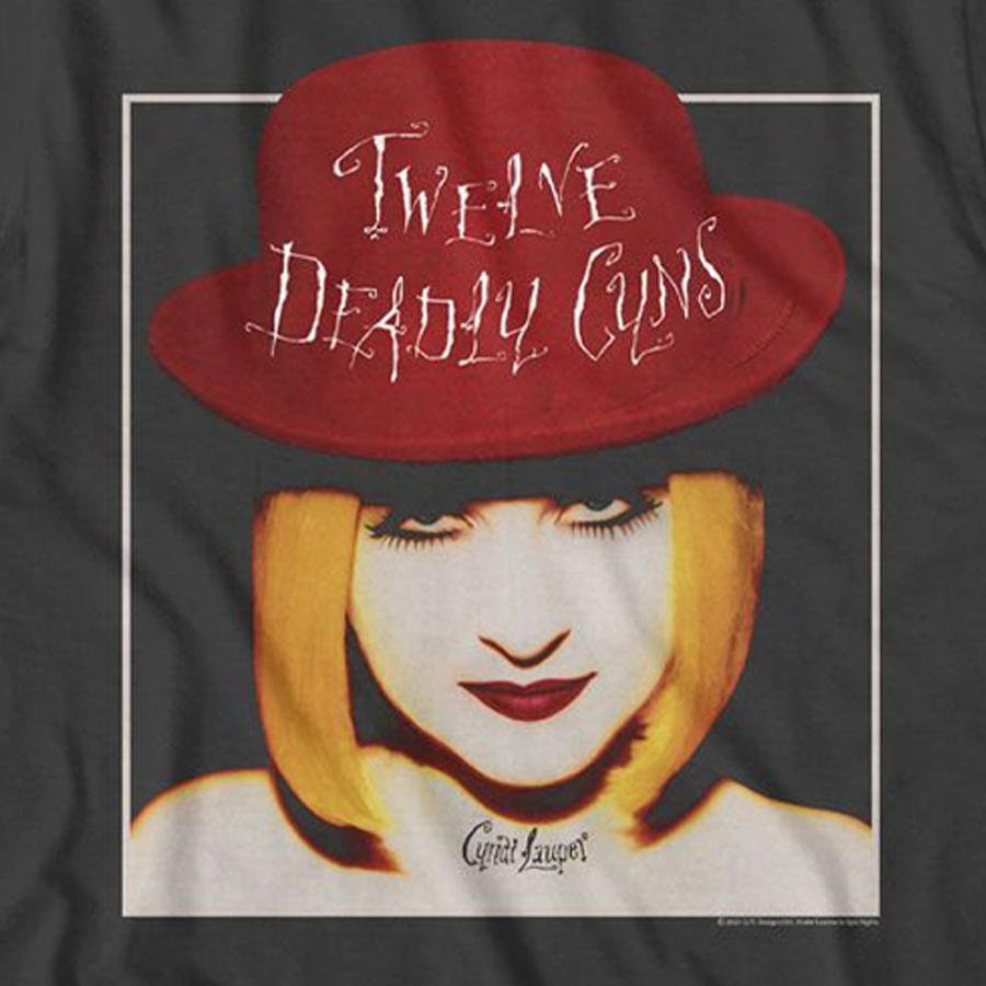 CYNDI LAUPER, TWELVE DEADLY GUNS T-SHIRT 正規品Color: Black1983年に『シーズ・ソー・アンユージュアル/She's So Unusual』でソロ・デビュー、 シングルの「ガールズ・ジャス...
