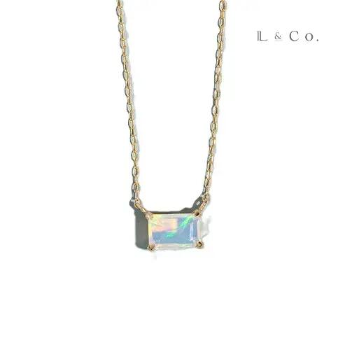 神秘的な色彩のオパールに、ダイヤモンドのようなカットの煌めきを 神秘的でうっとりと見惚れてしまう美しさをもつ宝石、「オパール」 上品で落ち着いた輝きが人気のストーンです。 そんなオパールに、ダイヤモンドのようなカット加工を施し、 煌めきとツ...