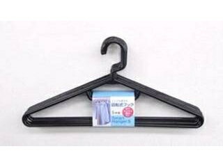 フックが回転式だから向きを気にせず掛けられる洗濯物ハンガー。ネクタイ掛けがついているのでスーツや学生服などに便利。 商品情報 内容量・入り数5本組商品サイズ1（約）:横430×高さ210mm（厚さ8mm）材質ポリプロピレン製造国ベトナム製 ...