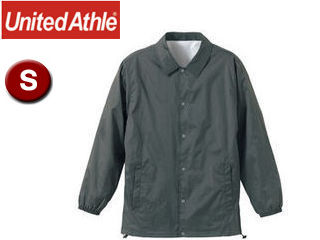 襟付きでかちっとした定番スタイルのコーチジャケット。ユニフォームにも使いやすく、前開きでカジュアルな着こなしも、ボタンを留めてスマートな着こなしも自在です。素材：（表地）ナイロン100％／表面：フッ素系撥水、裏面：アクリルコーティング、（裏...